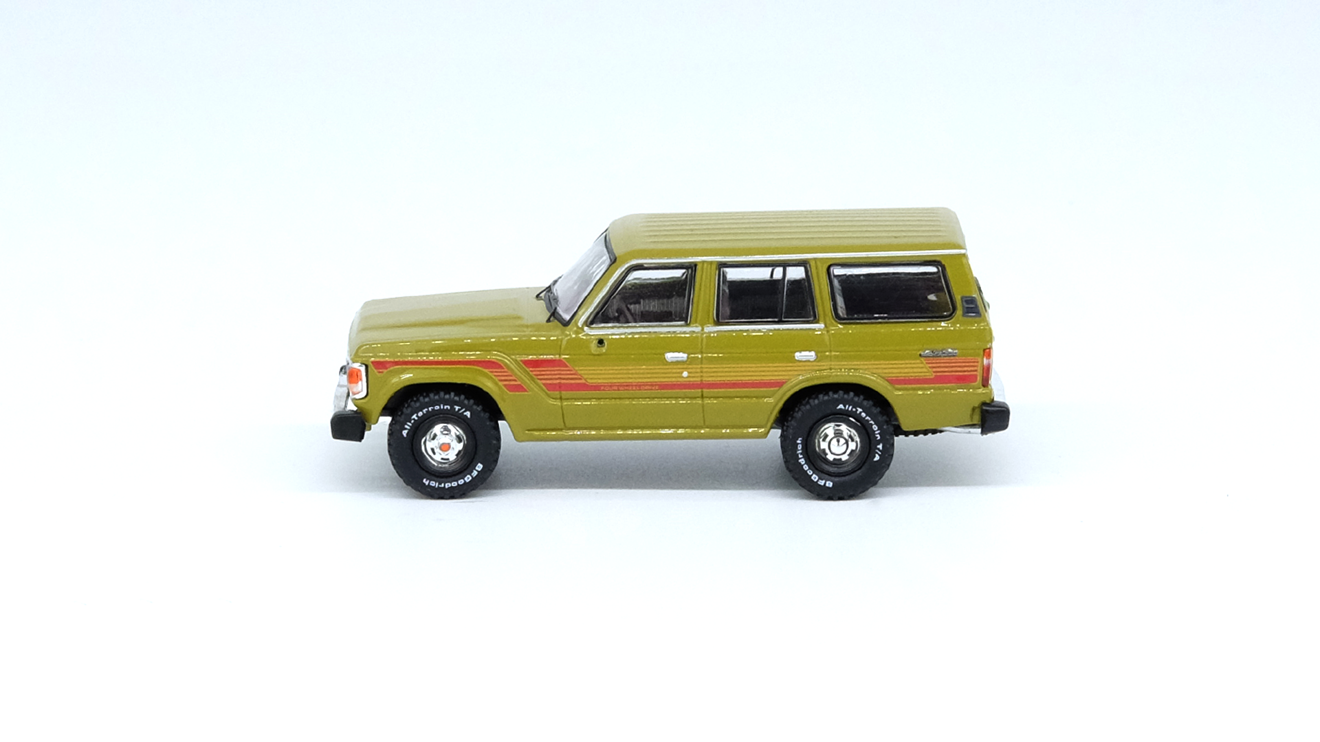 Toyota Land Cruiser (FJ60) Olive Green - Inno Models