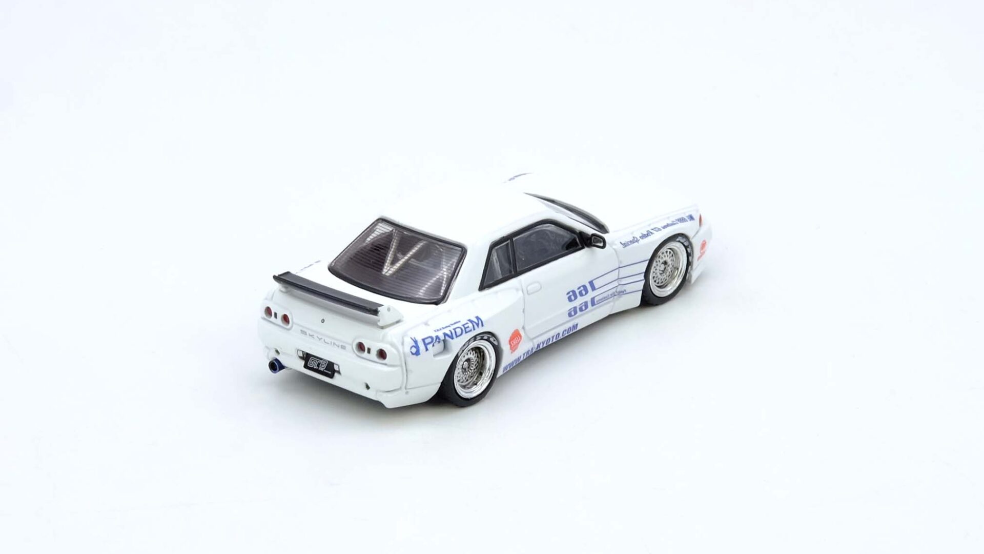SKYLINE GT-R (R32) PANDEM / ROCKET BUNNY White - Inno Models