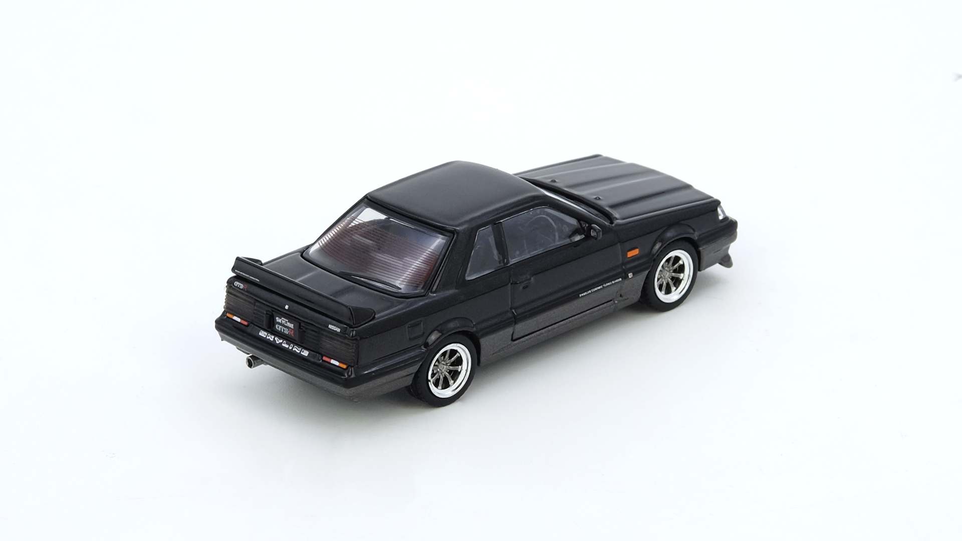 NISSAN SKYLINE GTS-R (R31) Black / Gun Metal - Inno Models