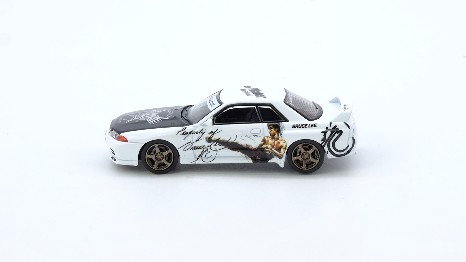 NISSAN SKYLINE GT-R (R32) "BRUCE LEE" - Inno Models
