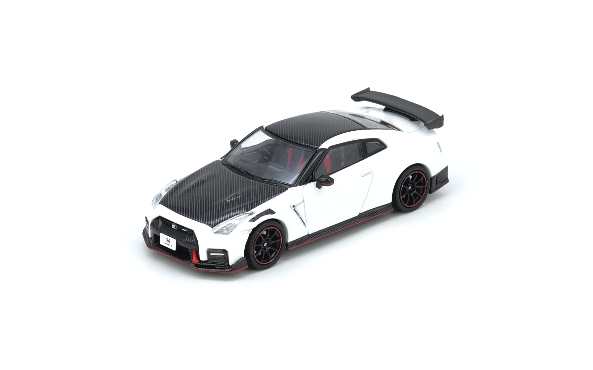 GT-R (R35) NISMO White - Inno Models