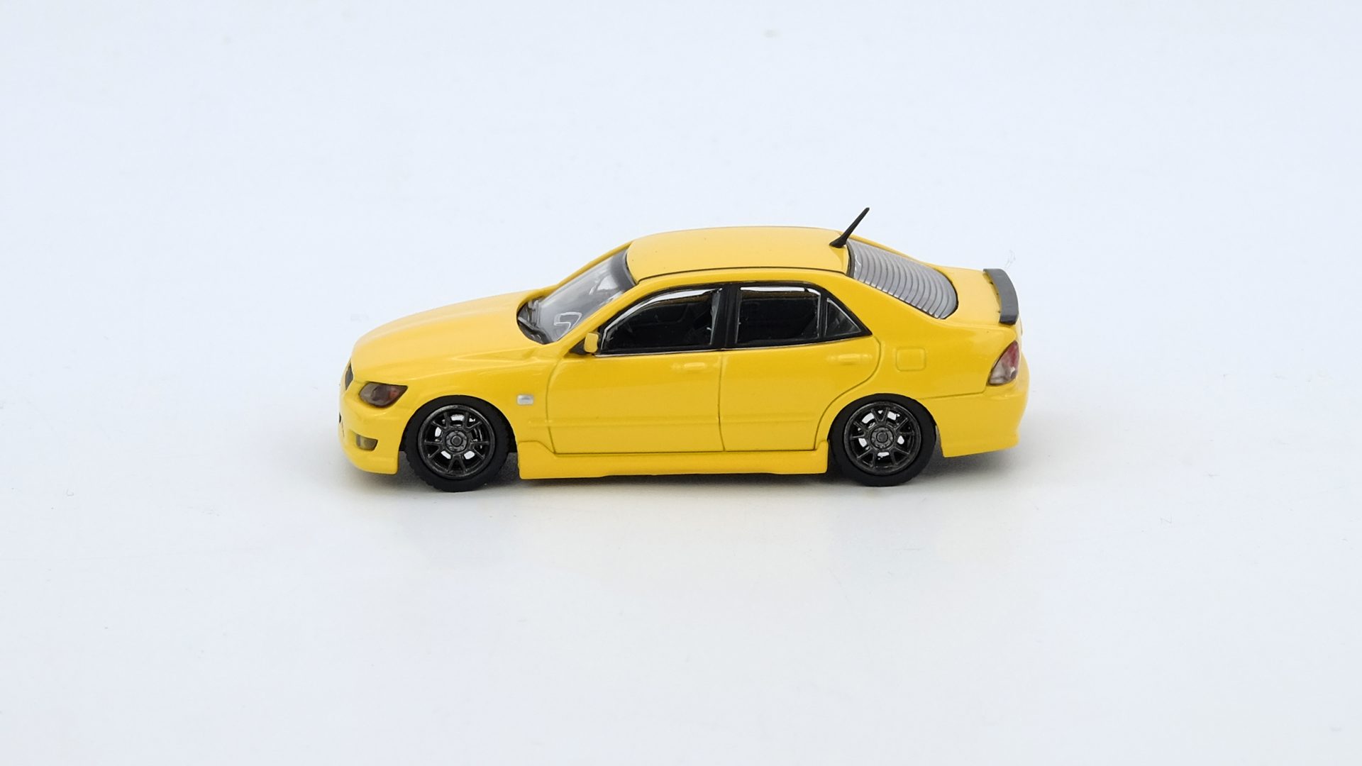 Toyota Altezza RS200 Yellow - Inno Models