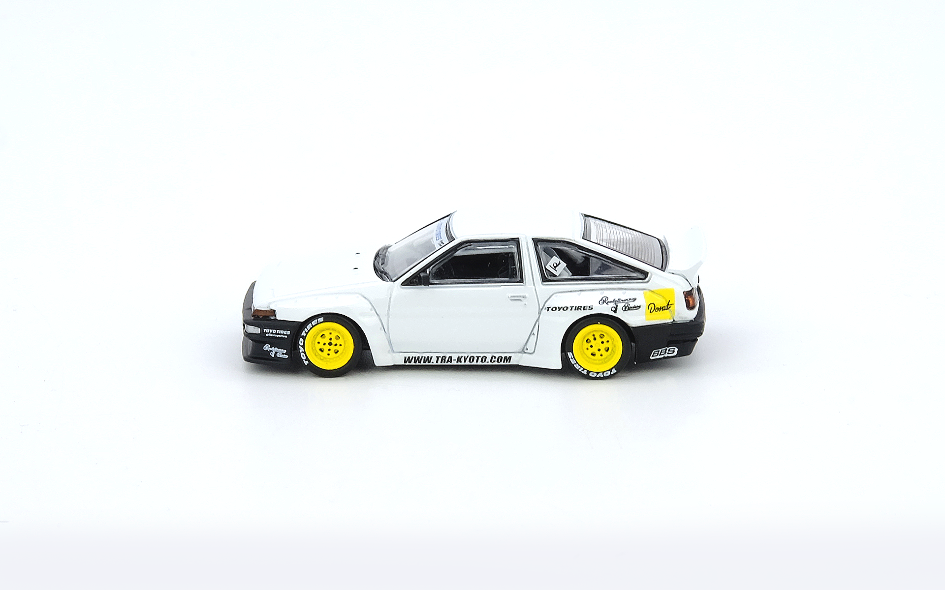 Toyota Corolla Trueno AE86 "PANDEM / ROCKET BUNNY" White - Inno Models